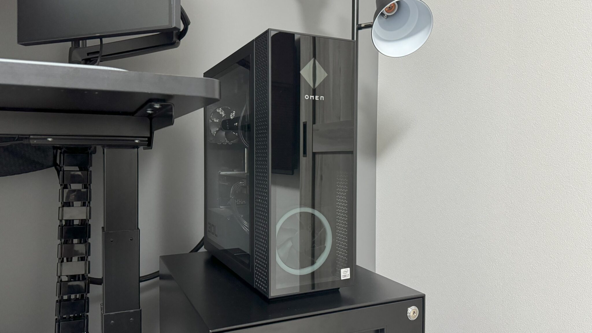 【PCデスク配線整理】デスク周りの配線をスマートにする10のアイテムを紹介 | RUMULOG