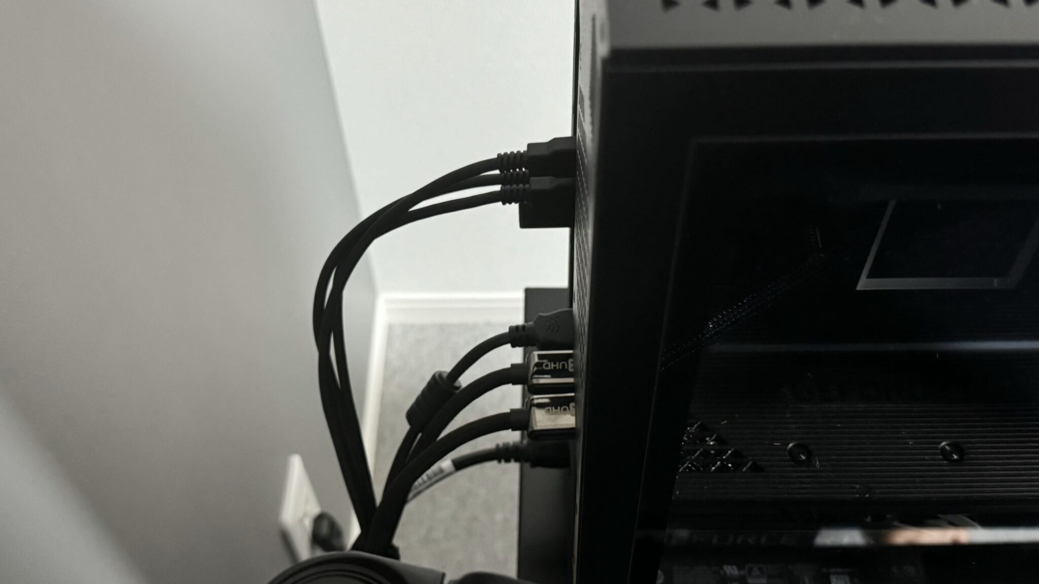 【PCデスク配線整理】デスク周りの配線をスマートにする10のアイテムを紹介 | RUMULOG