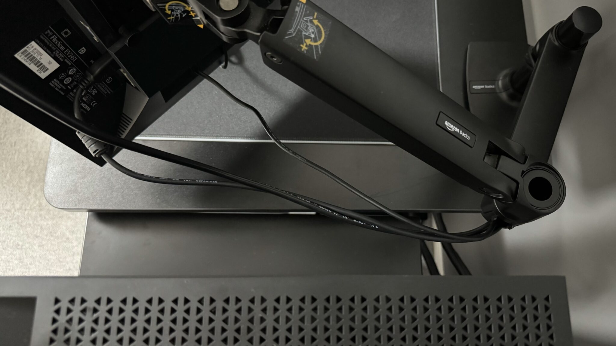 【PCデスク配線整理】デスク周りの配線をスマートにする10のアイテムを紹介 | RUMULOG